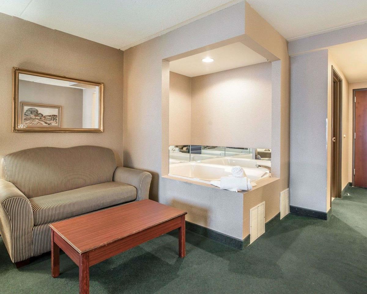 Clarion Hotel - Downtown - University Area, Oneonta, NY - Cylex Local ...