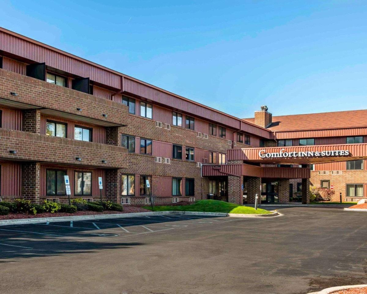 Comfort Inn & Suites North At The Pyramids, Indianapolis, IN