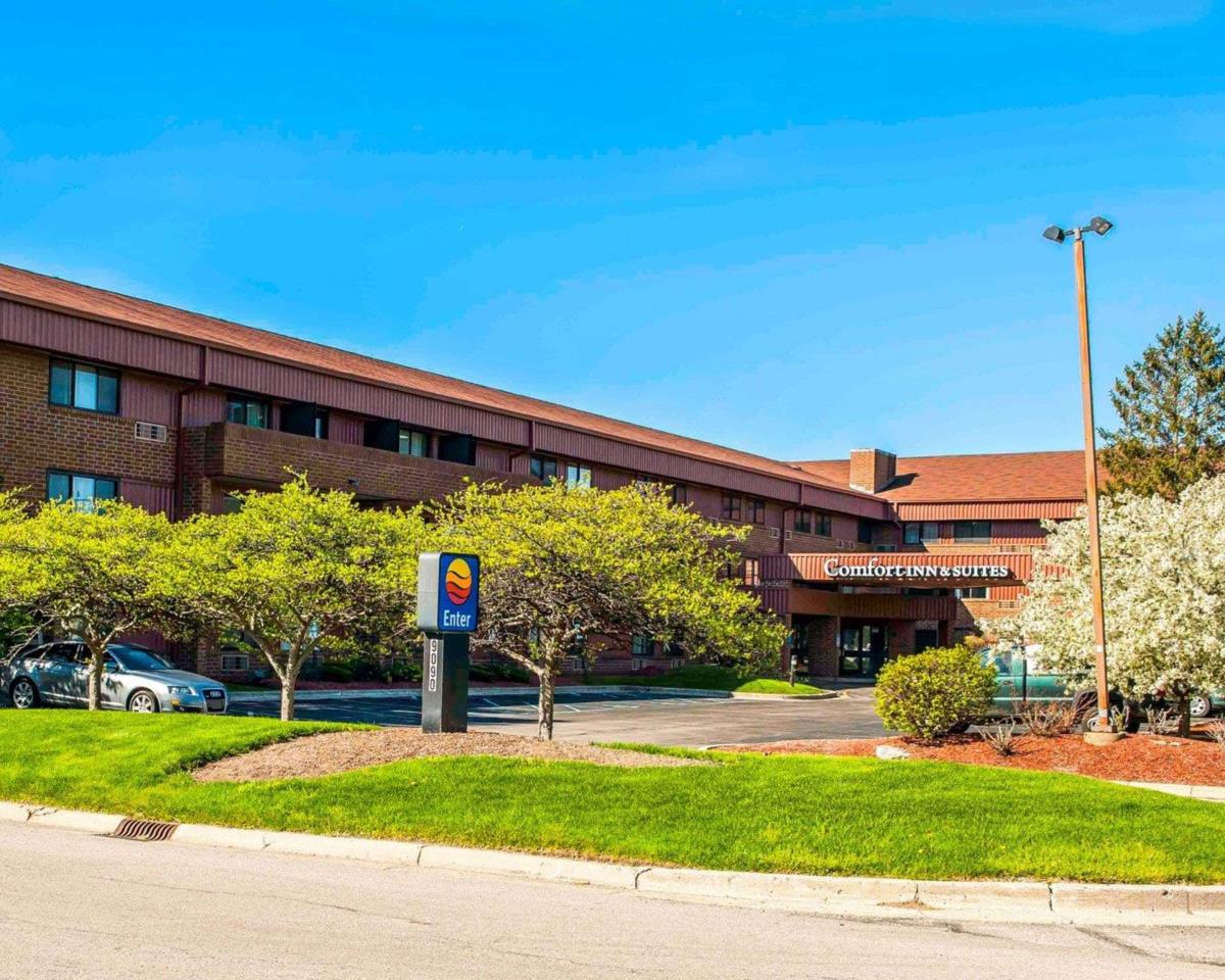 Comfort Inn & Suites North At The Pyramids, Indianapolis, IN